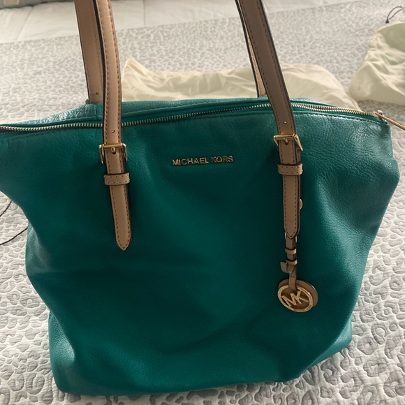Michael Kors | Bags | Authentic Michael Kors Purse Like New Only Used A ...